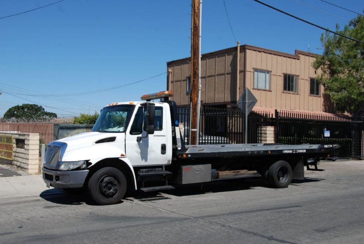 Flatbed Tow Trucks: Versatile and Safe Transportation for Vehicles ...