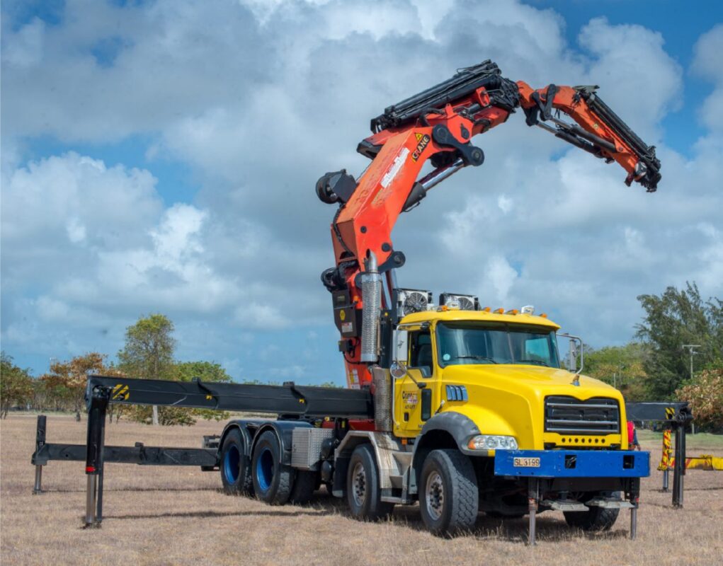 Knuckle Boom Cranes: Dynamic Lifting Solutions on Truck Beds – Tow Crane