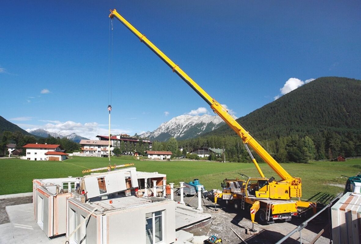 Telescopic Cranes on Trucks: Adaptable Lifting for Diverse Applications ...
