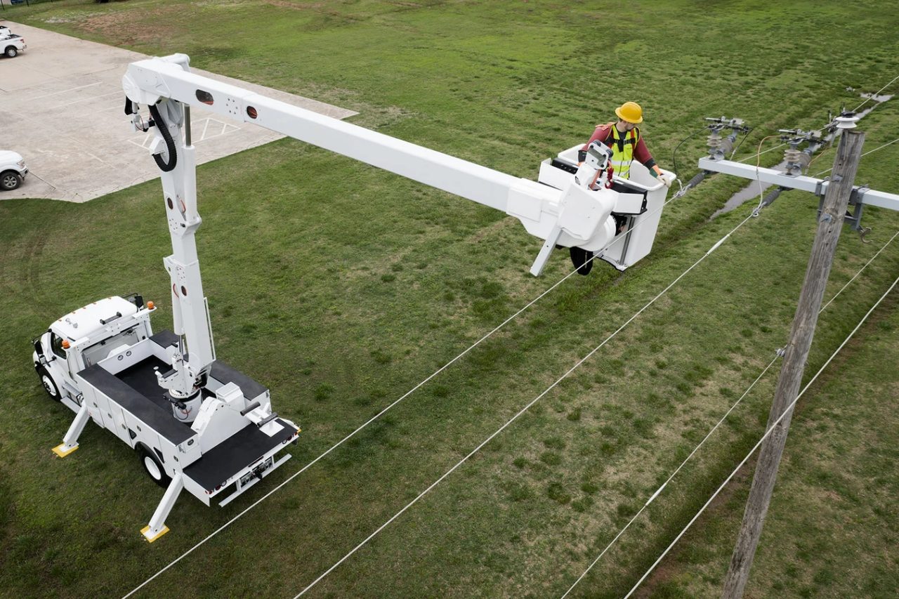 Aerial Lift Trucks: Elevated Access for Various Industries Tow Crane