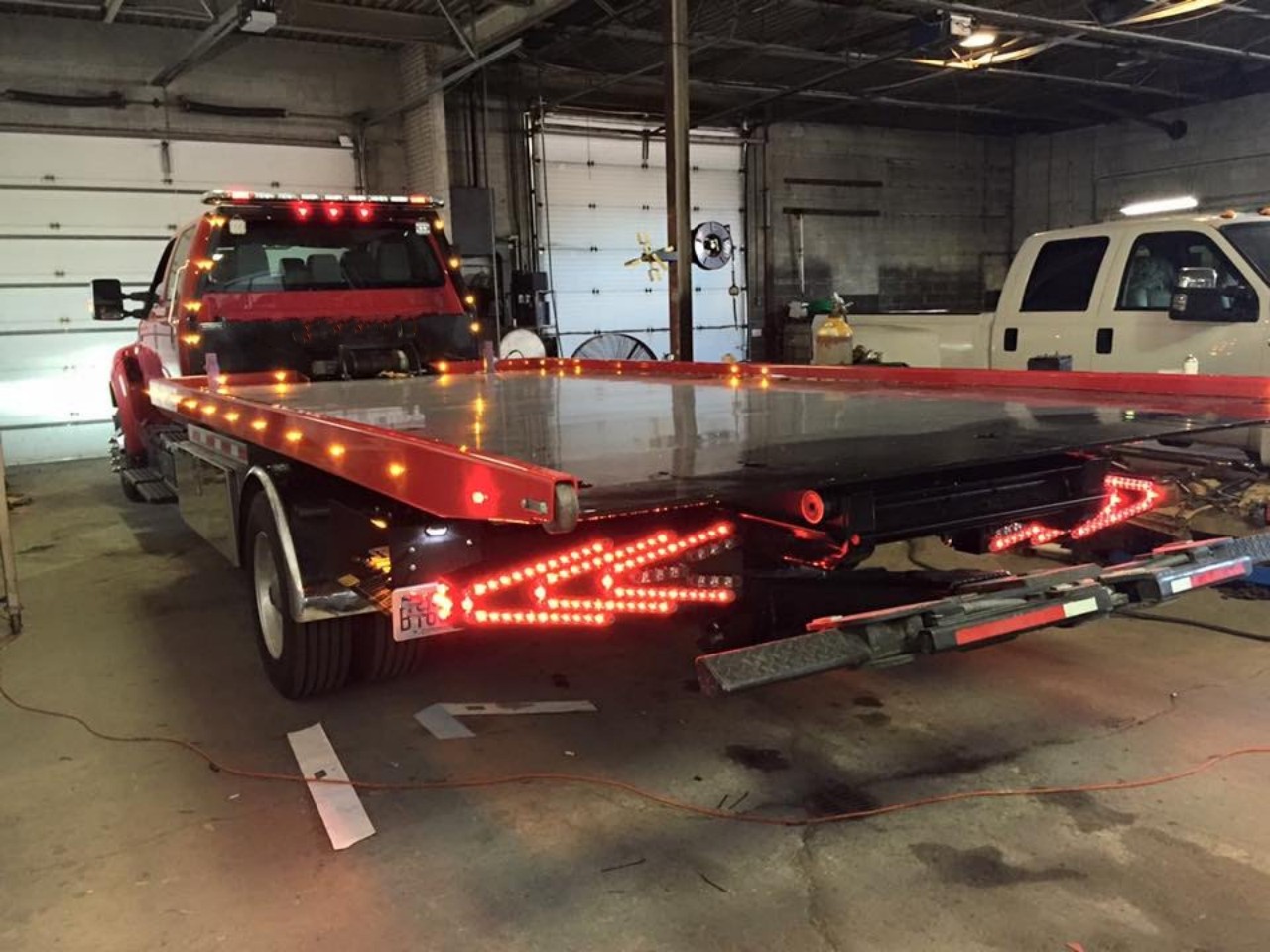 Drop Deck Tow Trucks: Handling Heavy Loads with Precision – Tow Crane