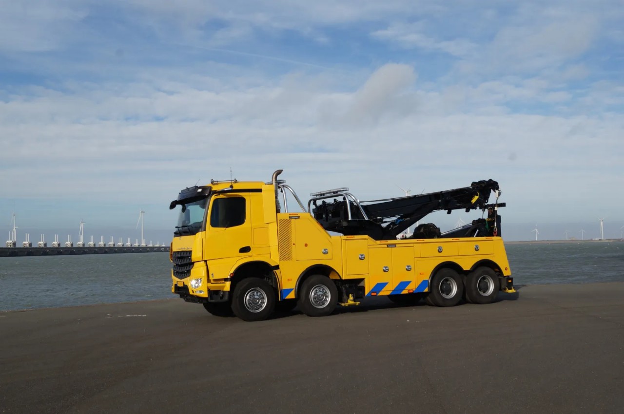 Recovery Truck Triumphs in El Salvador's Transport Evolution Tow Crane