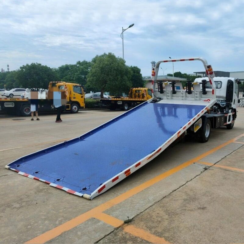 Flatbed Tow Trucks: Navigating Saudi Arabia's Towing Challenges Tow Crane